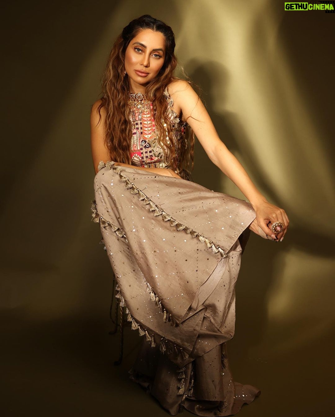 Anusha Dandekar Instagram – Ruwa Naari 👑 Boho Diwali vibes in ...