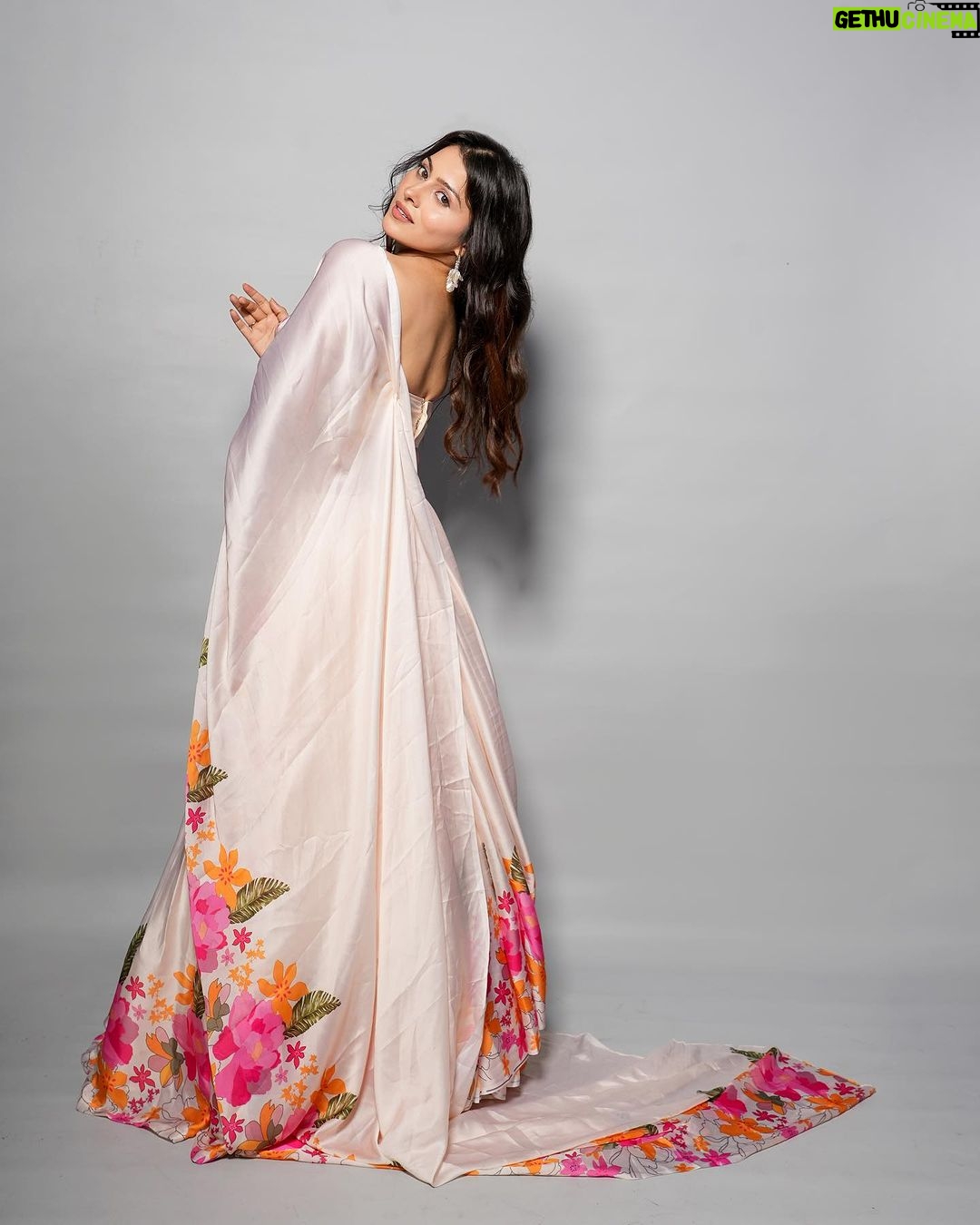 Actress Aparna Dixit HD Instagram Photos and Wallpapers September 2023 ...