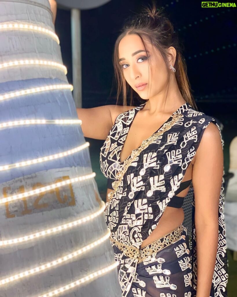 Actress Ariah Agarwal HD Instagram Photos and Wallpapers April 2022 ...