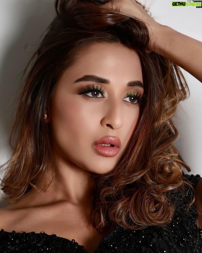 Actress Ariah Agarwal HD Instagram Photos and Wallpapers October 2022 ...