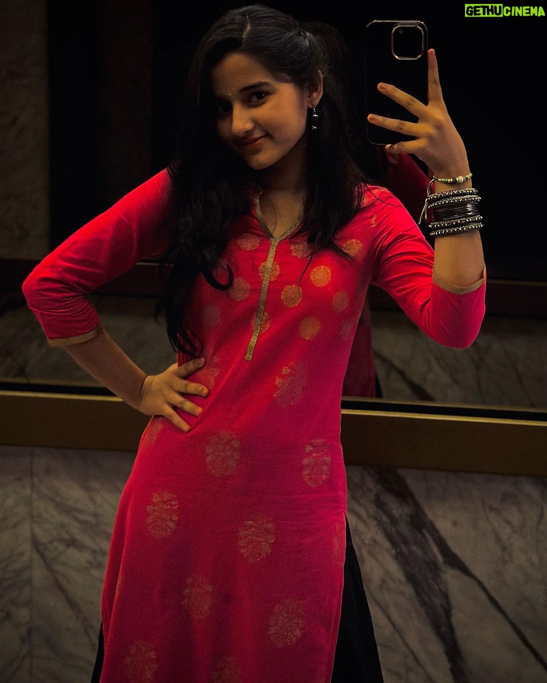 Actress Aurra Bhatnagar Badoni HD Instagram Photos and Wallpapers ...