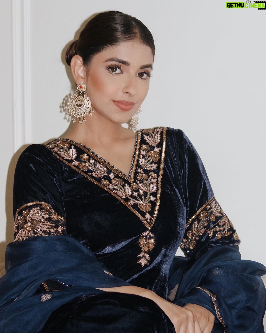 Actress Avantika Hundal HD Instagram Photos and Wallpapers October 2023 ...