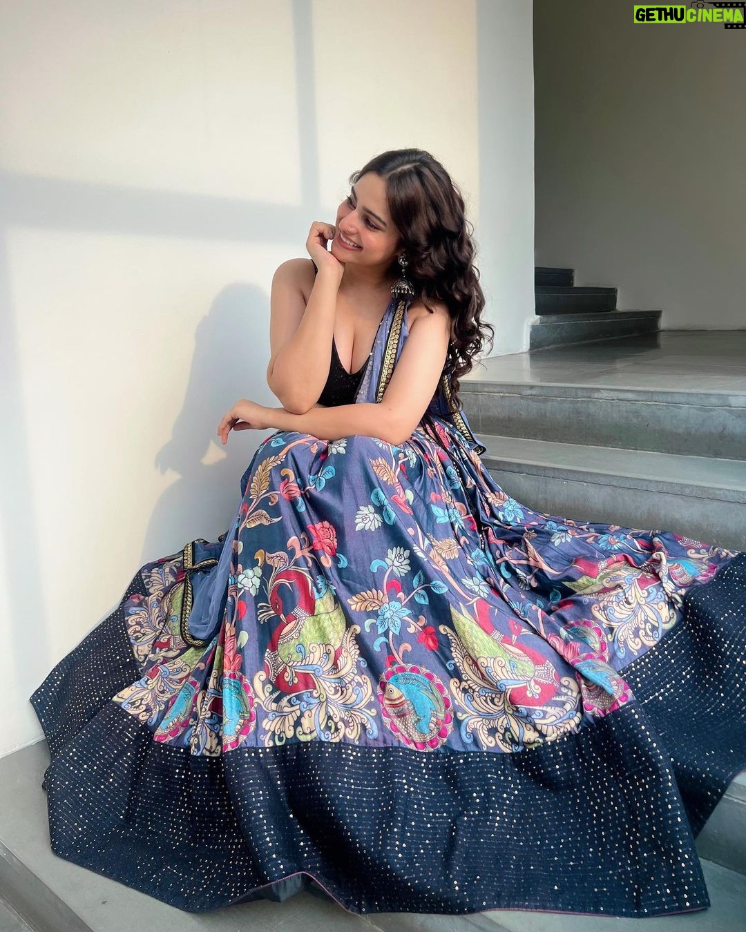 Ayesha Khan Most Liked Photos and Posts | Gethu Cinema