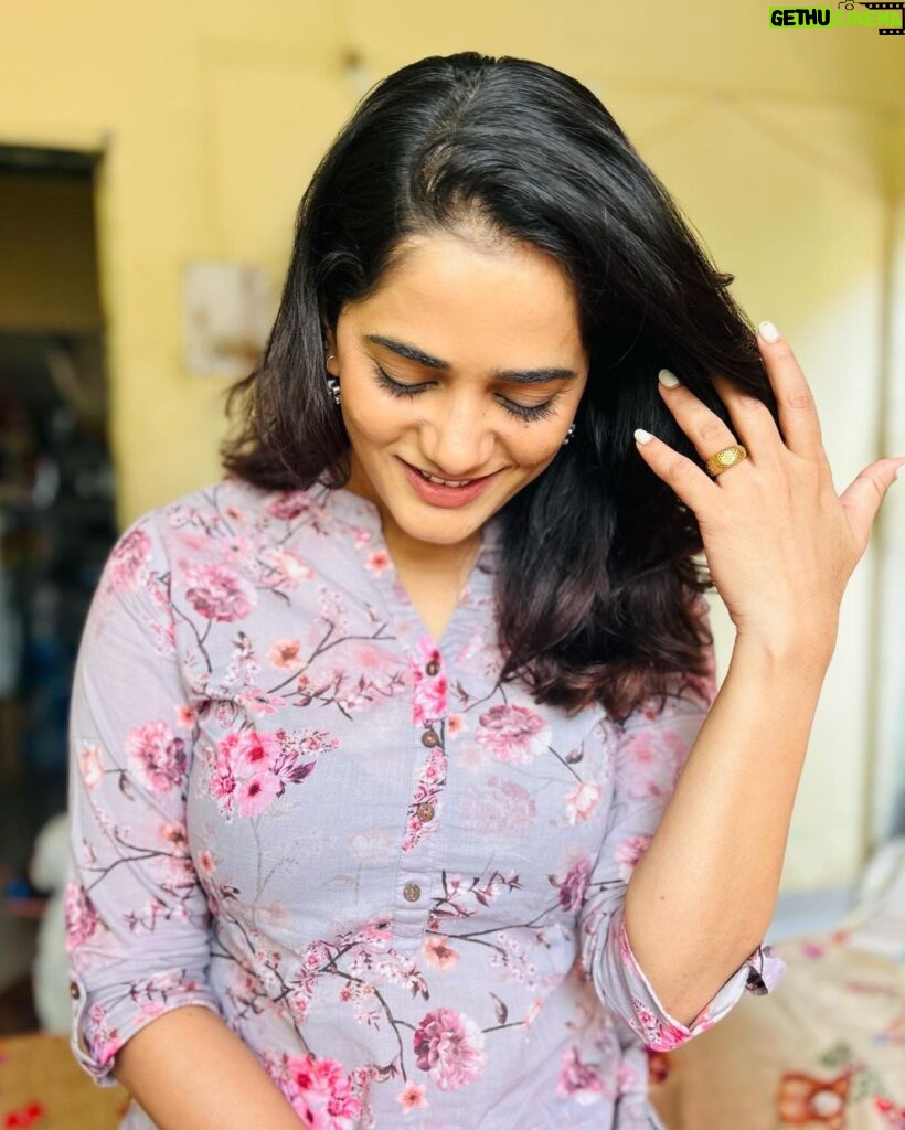 Actress Bhagyashree Mote HD Instagram Photos and Wallpapers December 2023 | Gethu Cinema