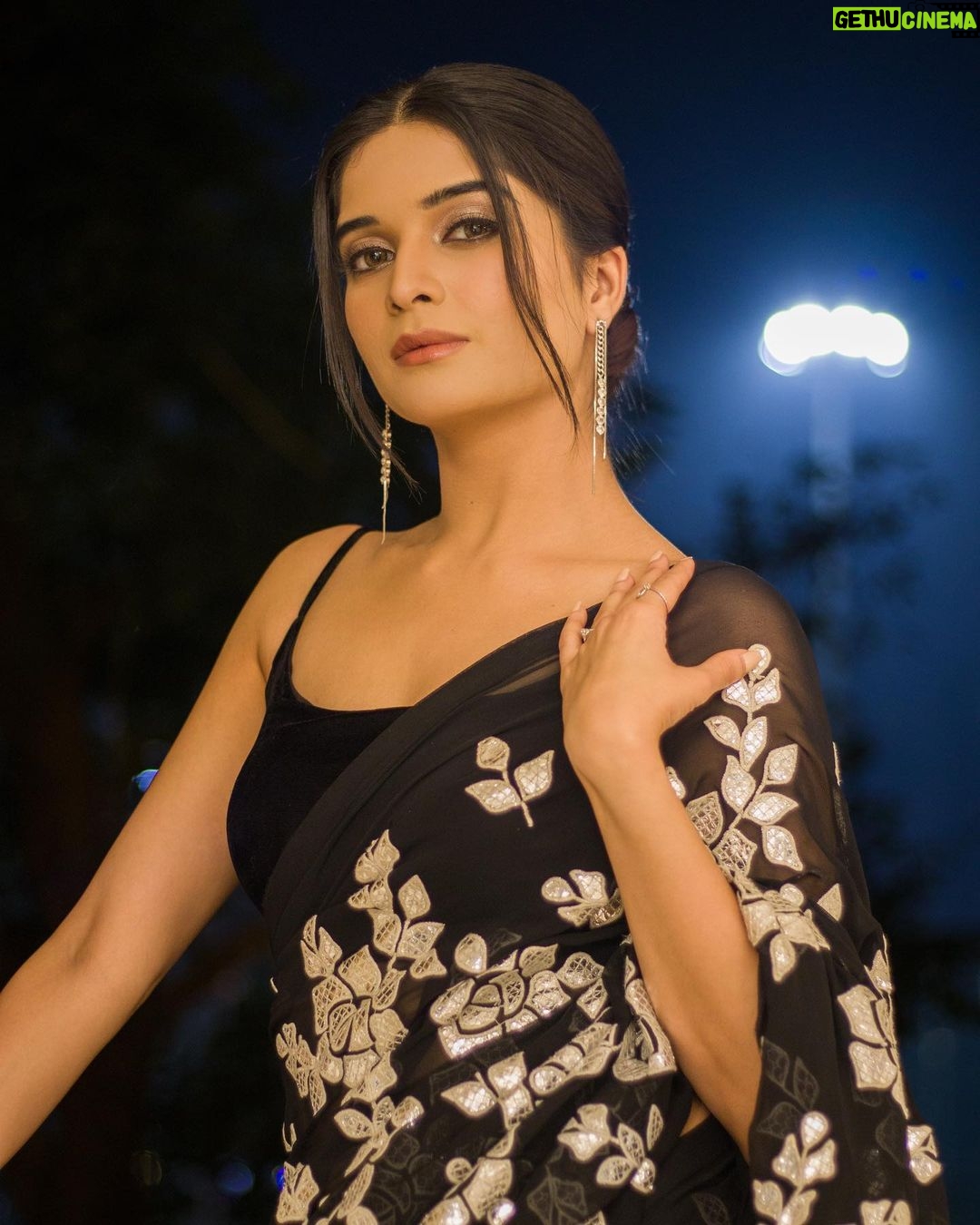 Bhavika Sharma Wiki Biography Age Gallery Spouse And More