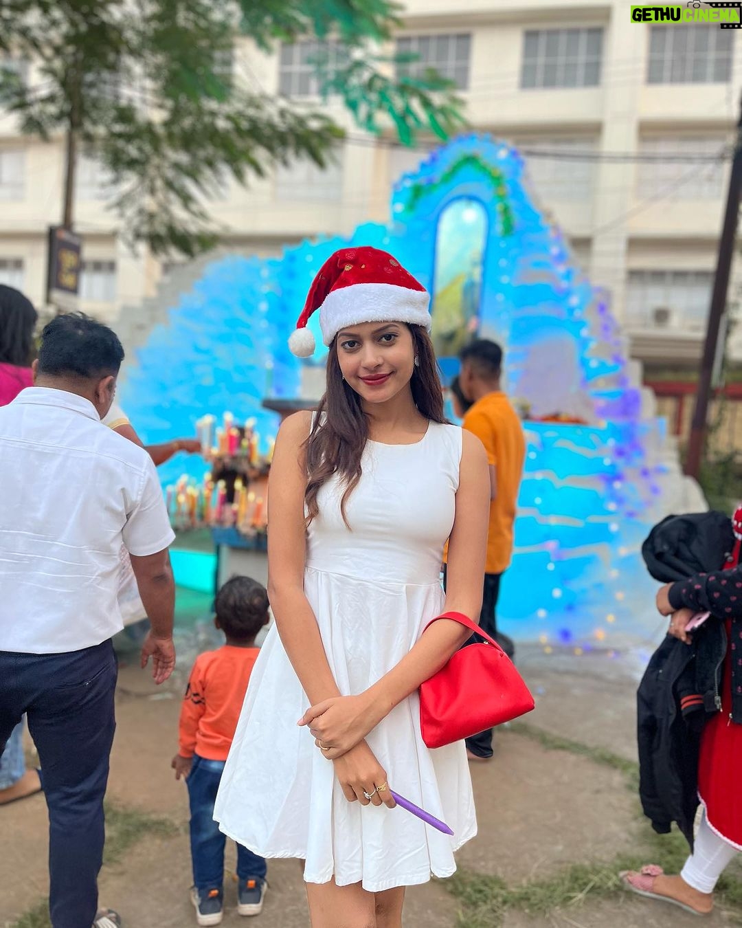 Cookies Swain Instagram – Merry Christmas 🎄 Church | Gethu Cinema