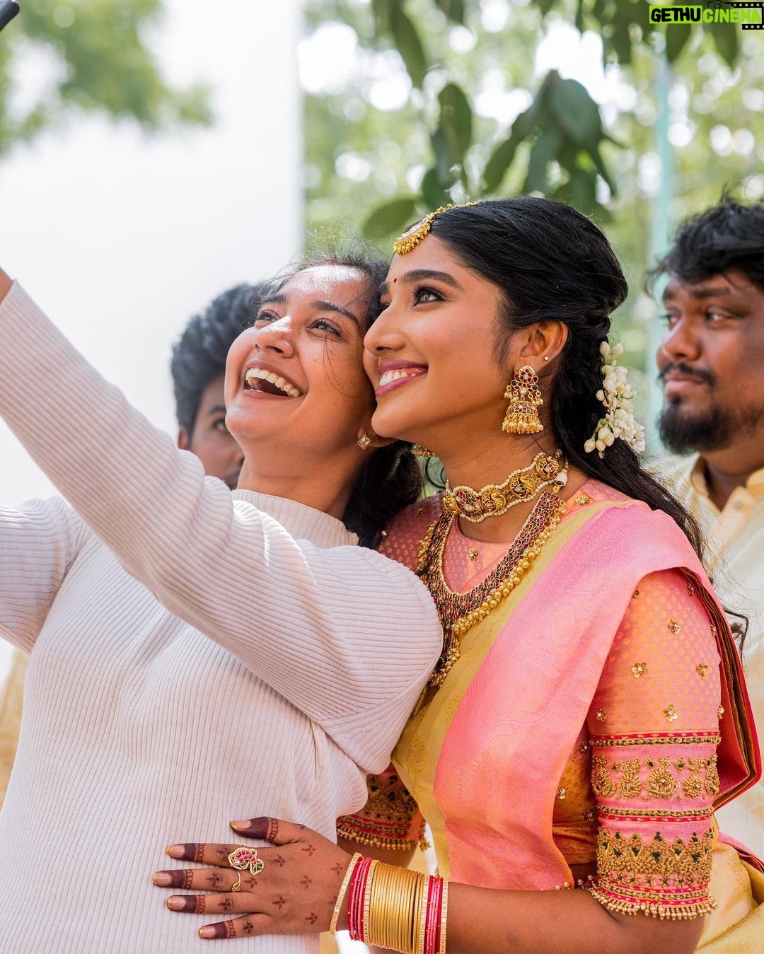 Deepika Venkatachalam Instagram – #Weddinglookbook Kerala-themed Engagement 💕 (3/5) A stylist ...