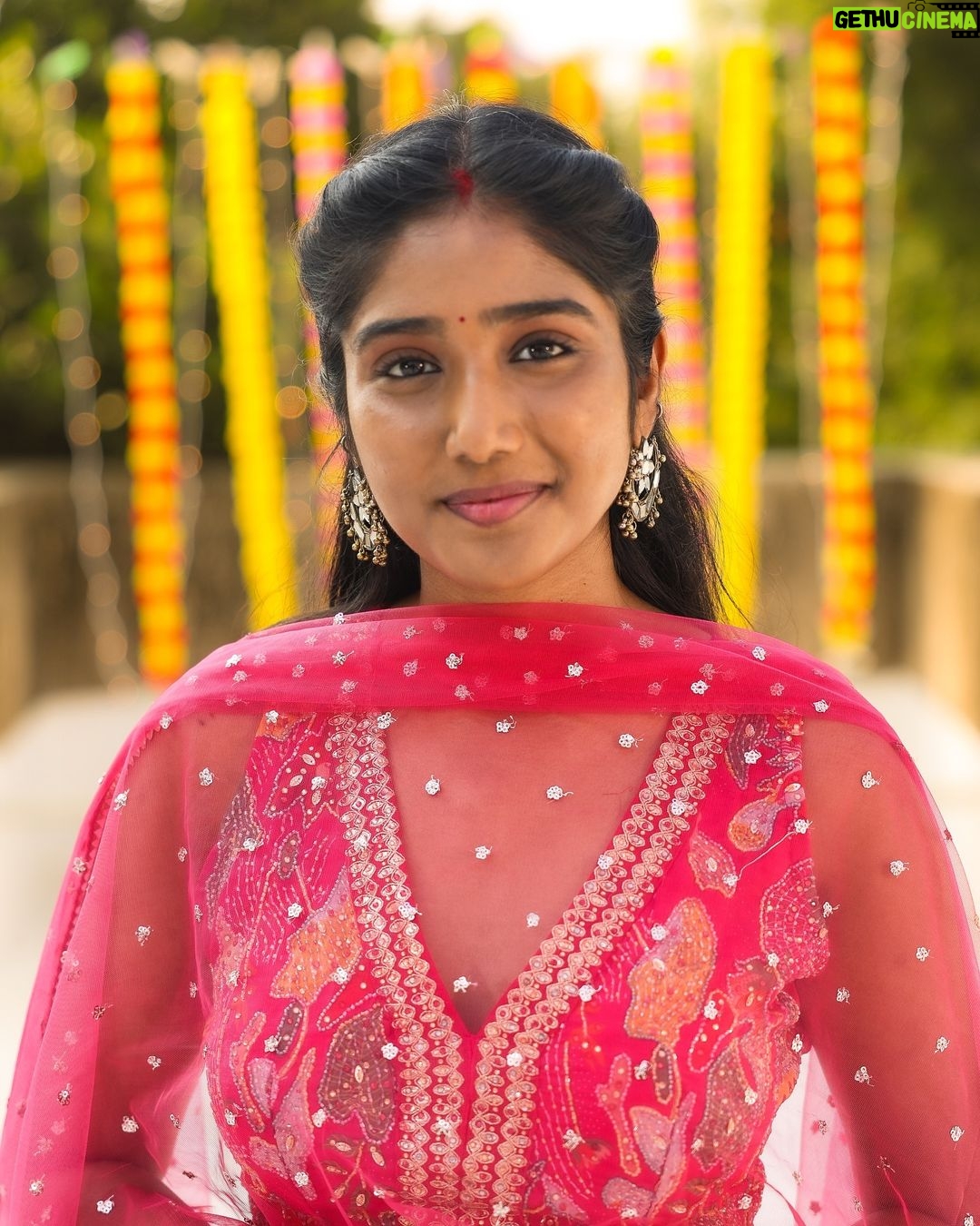 Deepika Venkatachalam Instagram – #DFam – can I have your attention please! 🙈📢 . It’s been 2 ...