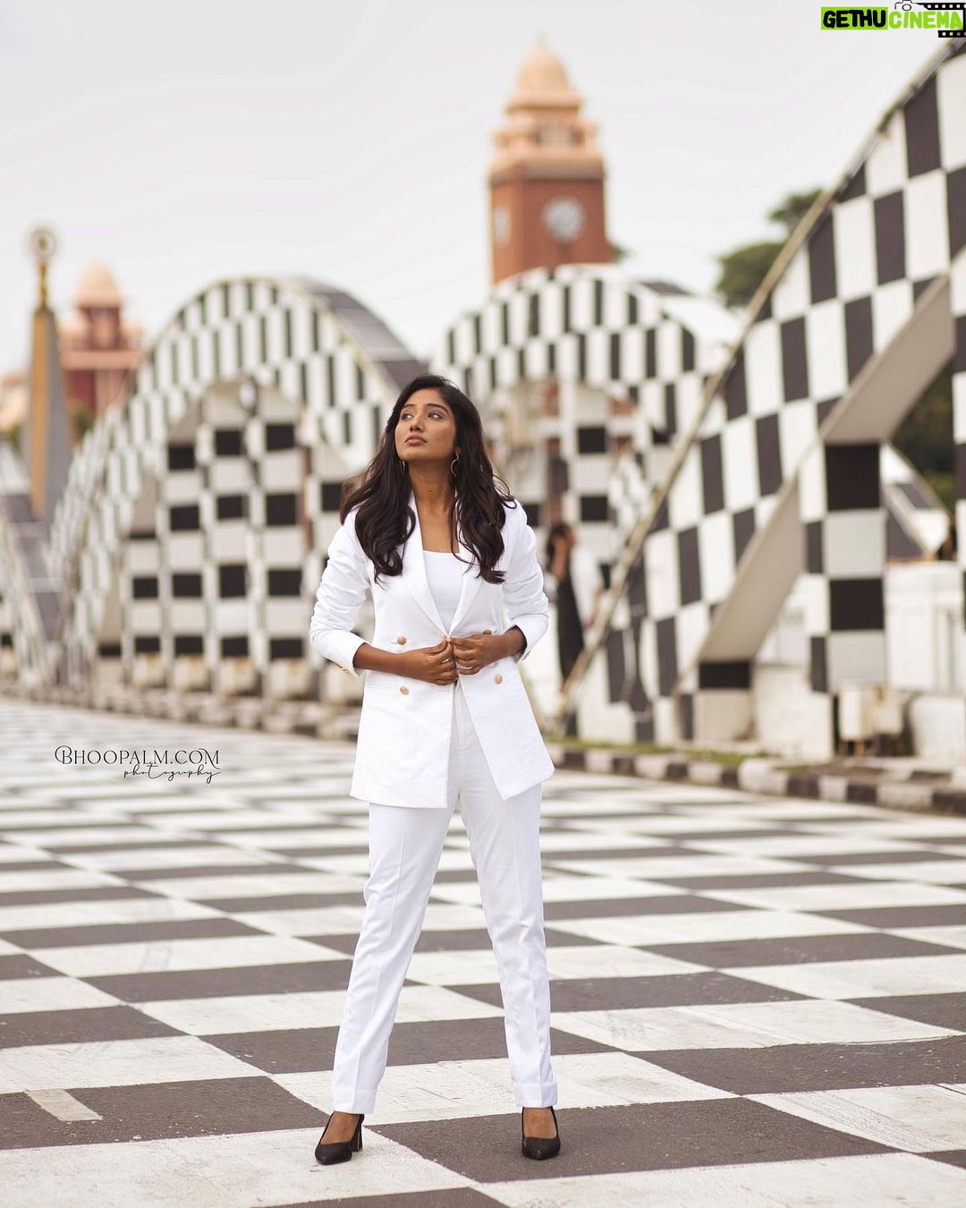 Deepika Venkatachalam Instagram – Ft. THE TALK OF THE TOWN, ♟Napier Bridge! Trust me when I ...
