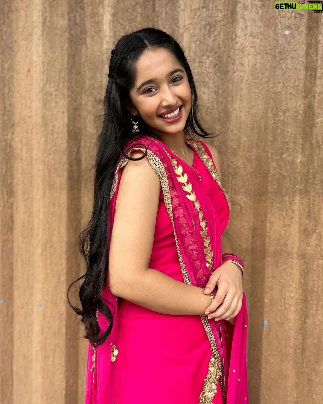 Deshna Dugad Instagram – 🌹🌹 . . #traditionalsaree #deshna #deshnadugad5 ...