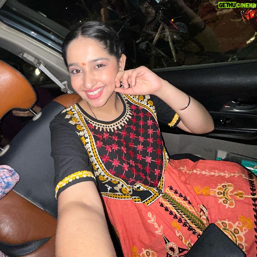 Deshna Dugad Instagram – Dancing through the night🌀 . . #deshna #deshnadugad #garbanights # ...