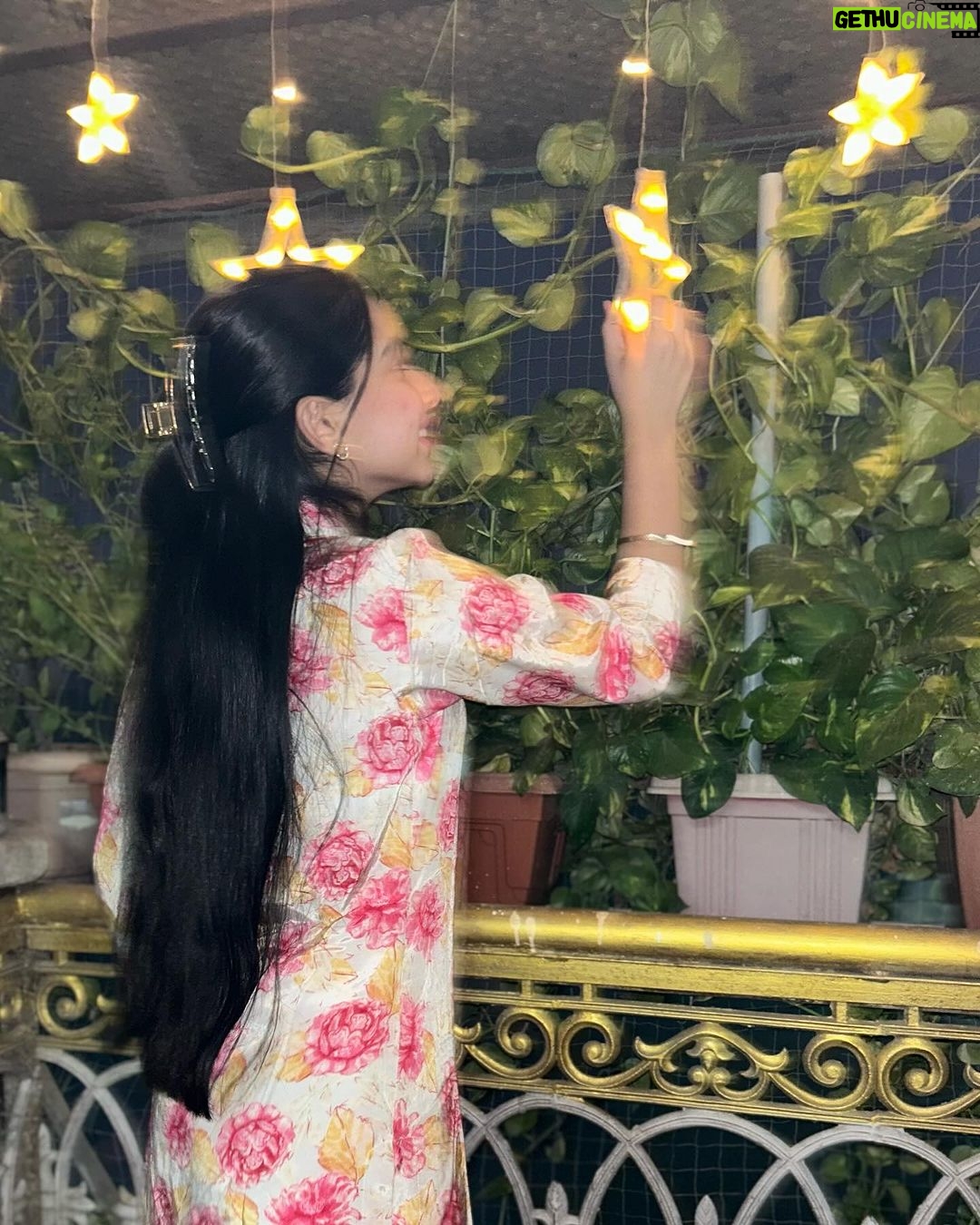 Deshna Dugad Instagram – 🎟️🌷🩷🌸🌺🎀🦩 . . #deshna #deshnadugad | Gethu Cinema