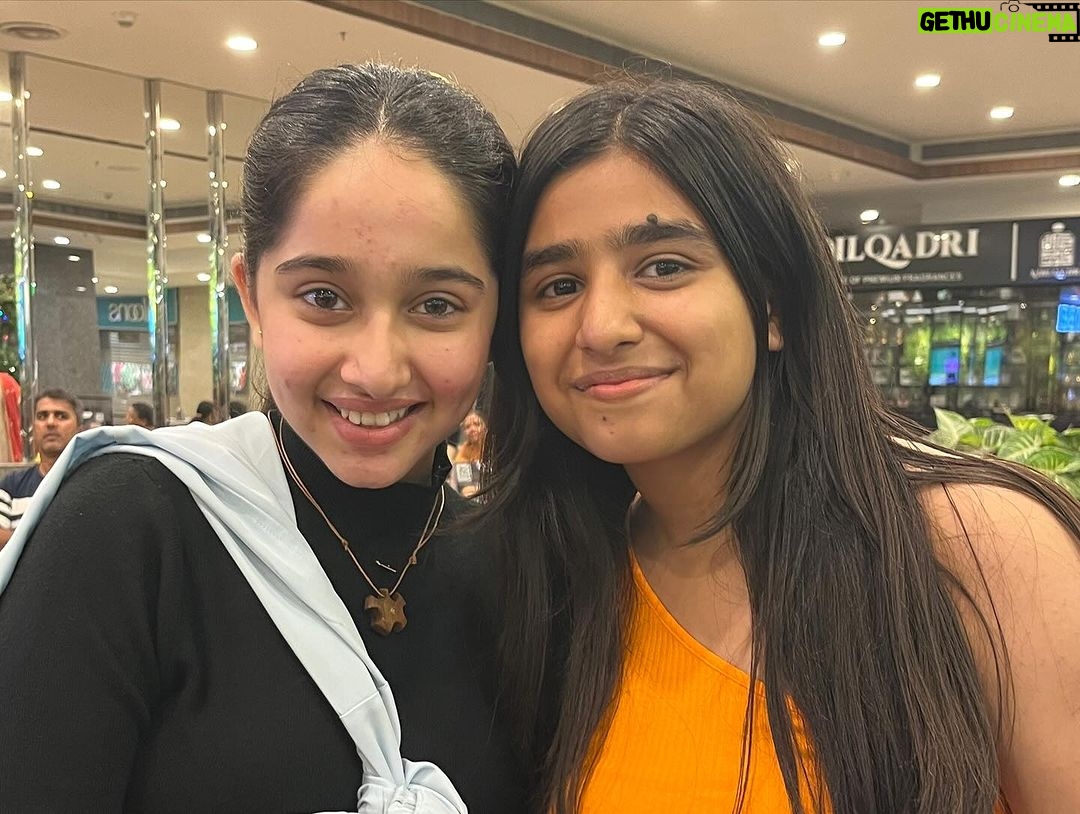 Deshna Dugad Instagram – ♥️🥳 . . #friendship #deshna #deshnadugad ...