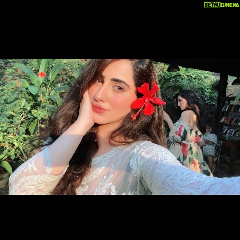 Diana Khan Instagram – Kya Hum Hain, Kya Rab Hai Jahaan Tu Hai Wahin ...