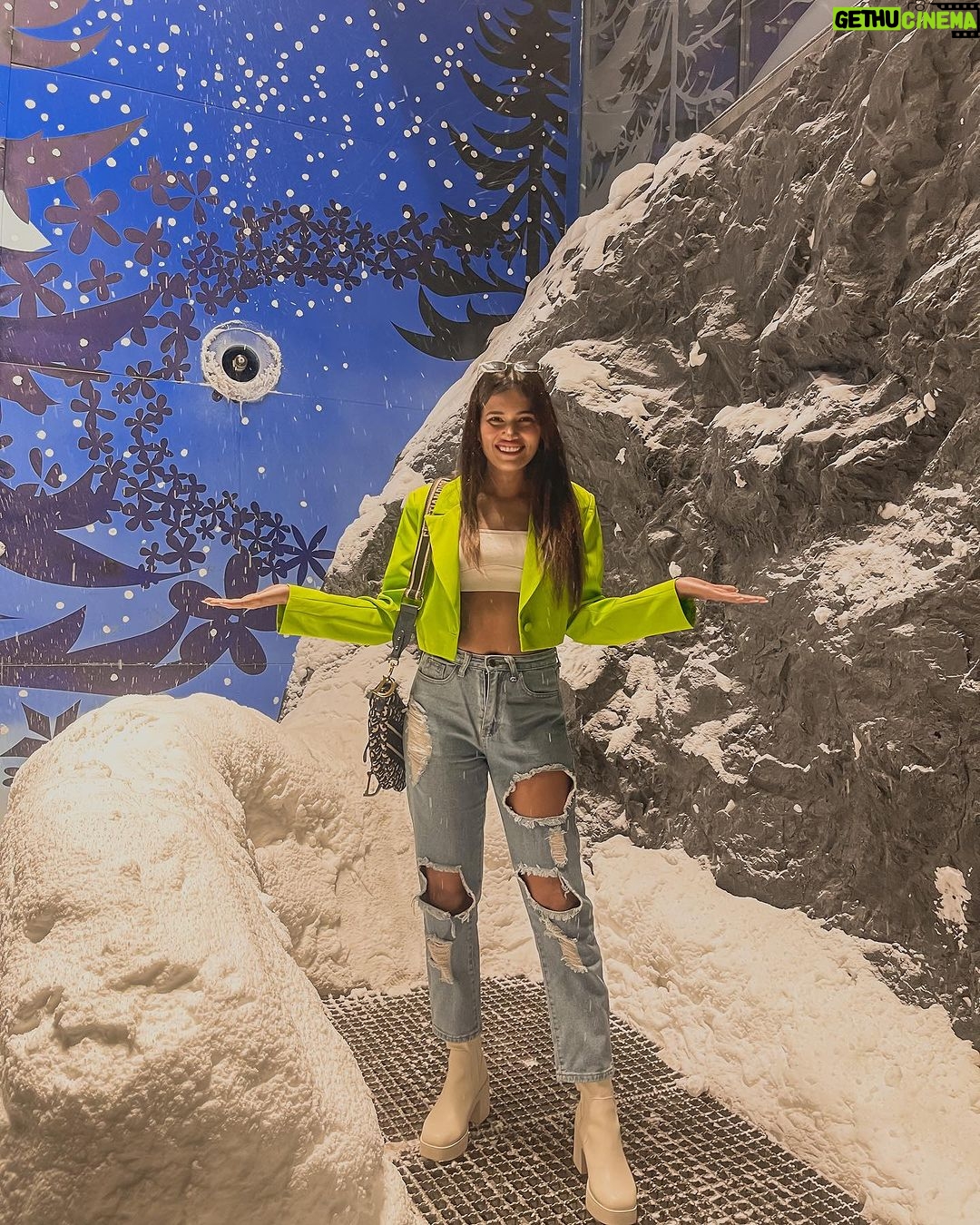 Actress Dimpi Sanghvi HD Instagram Photos and Wallpapers December 2023 ...