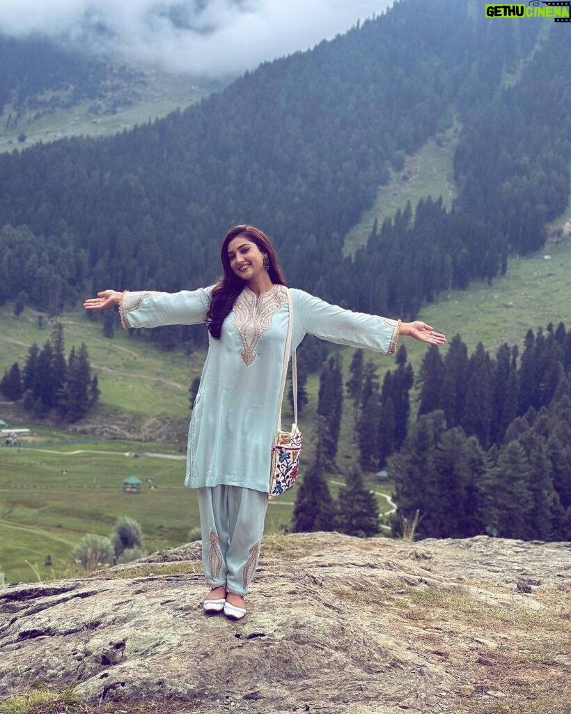 Actress Isha Sharma HD Instagram Photos and Wallpapers October 2023 ...
