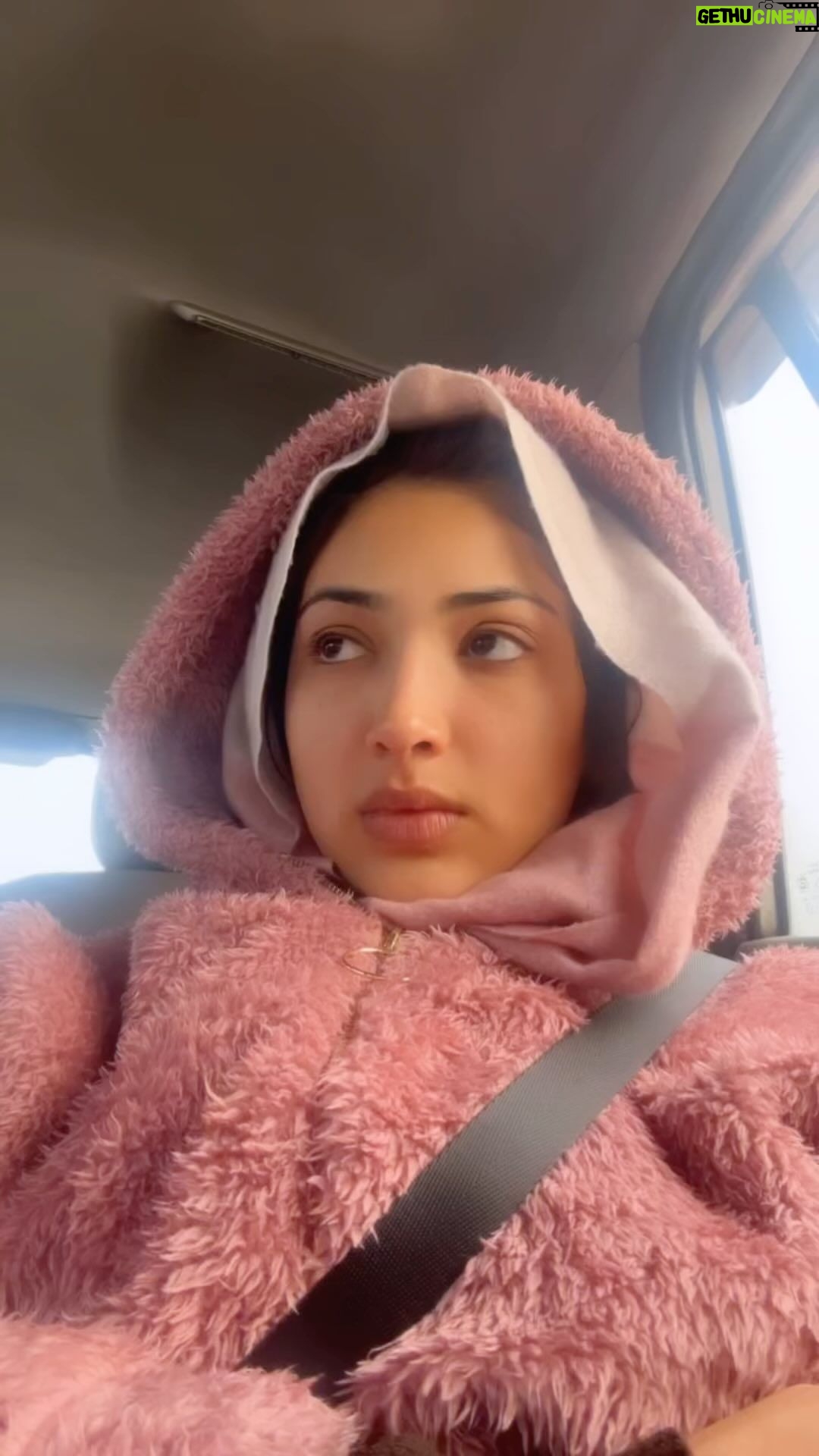 Isha Sharma Instagram – The struggle of pashminna 🥶 | Gethu Cinema