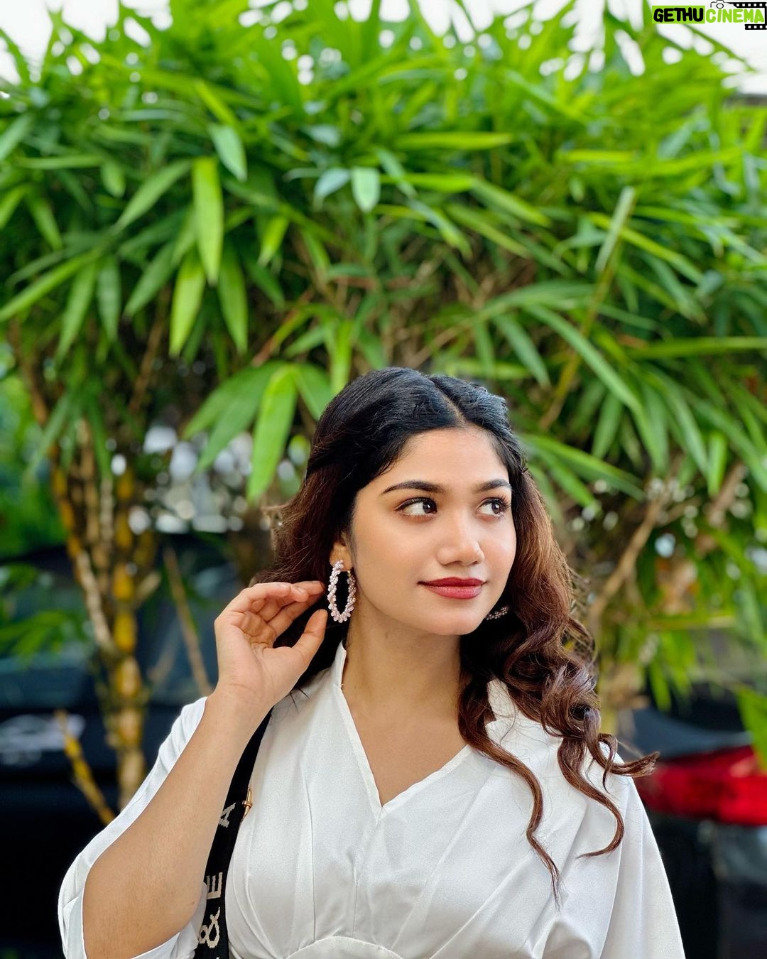 Jasnya Jayadeesh Instagram – In a white dress, enchantment is ...