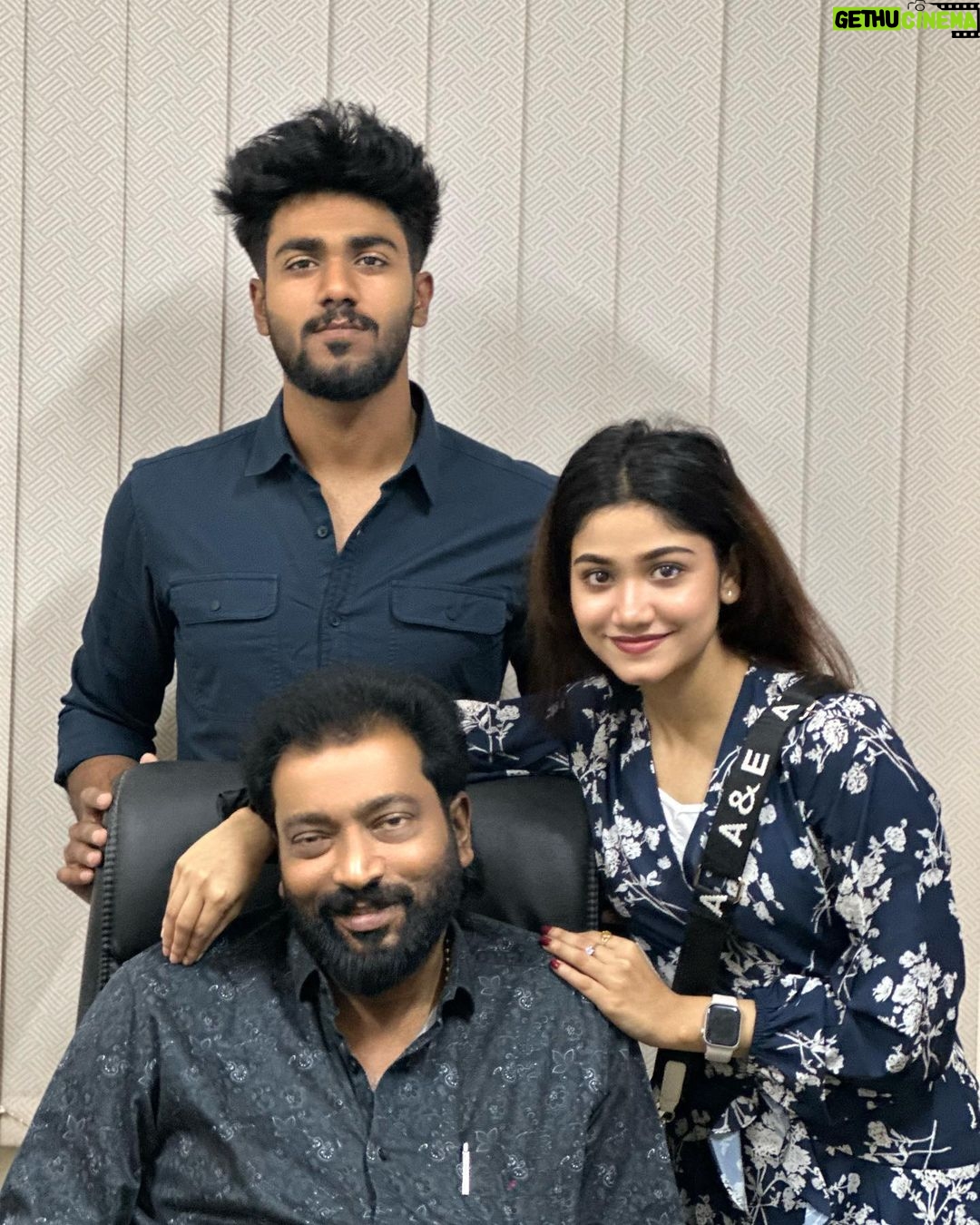 Jasnya Jayadeesh Instagram – Fam 🤍🤗 @jayadeesh_k_damodar @jasnith_kj ️ ...