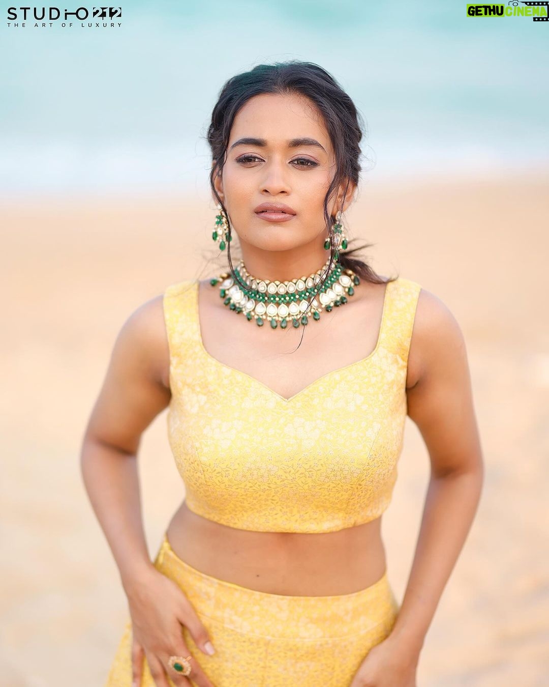 Kaavya Arivumani Instagram – Feelin goldyy in my element ⚜️👑 Ft @kaavyaarivumanioffl shot by ...