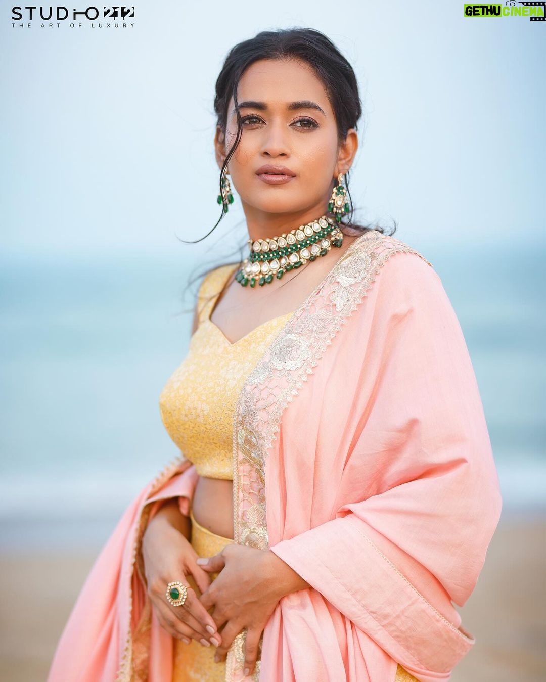 Kaavya Arivumani Instagram – Feelin goldyy in my element ⚜️👑 Ft @kaavyaarivumanioffl shot by ...