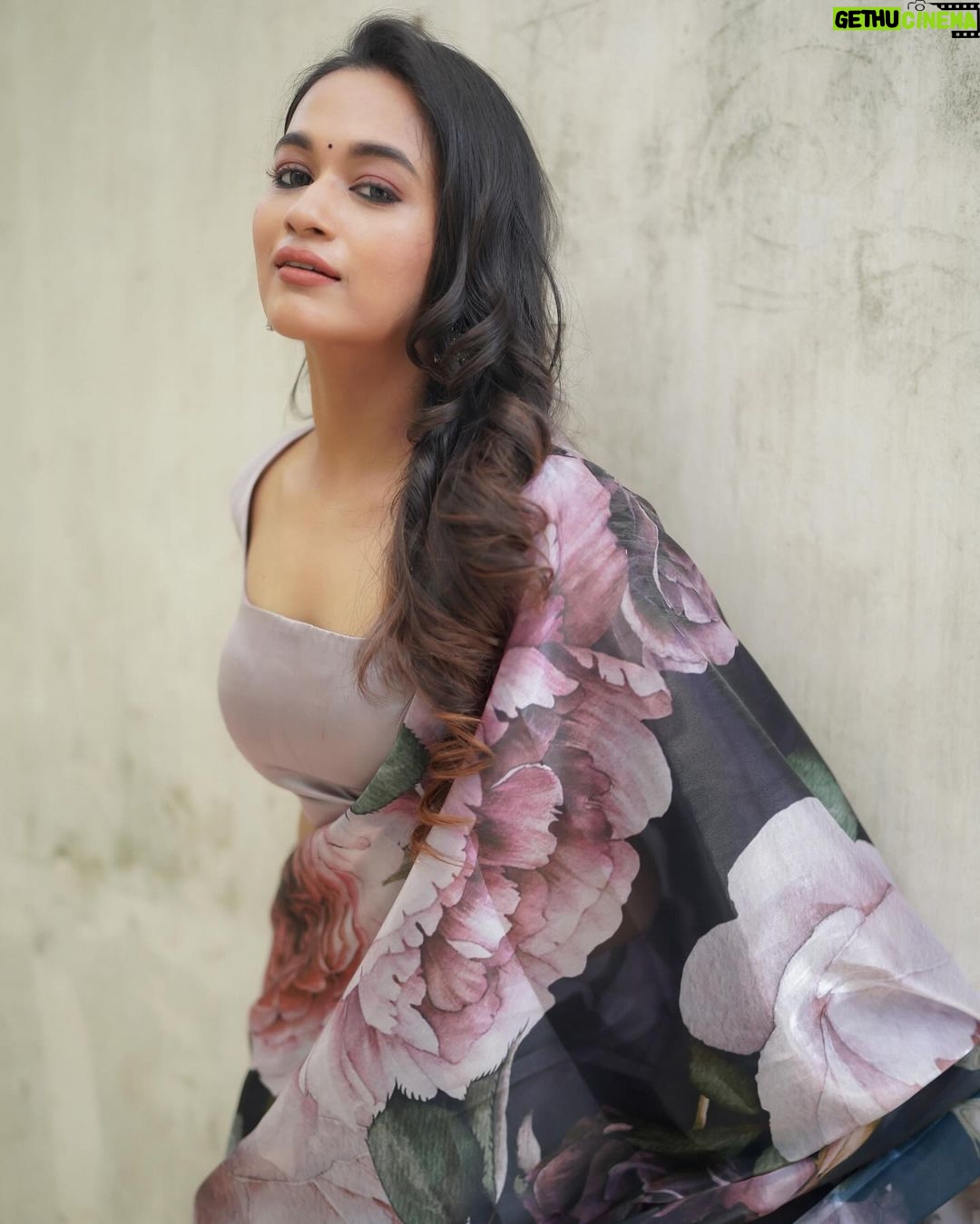 Actress Kaavya Arivumani HD Instagram Photos and Wallpapers November ...