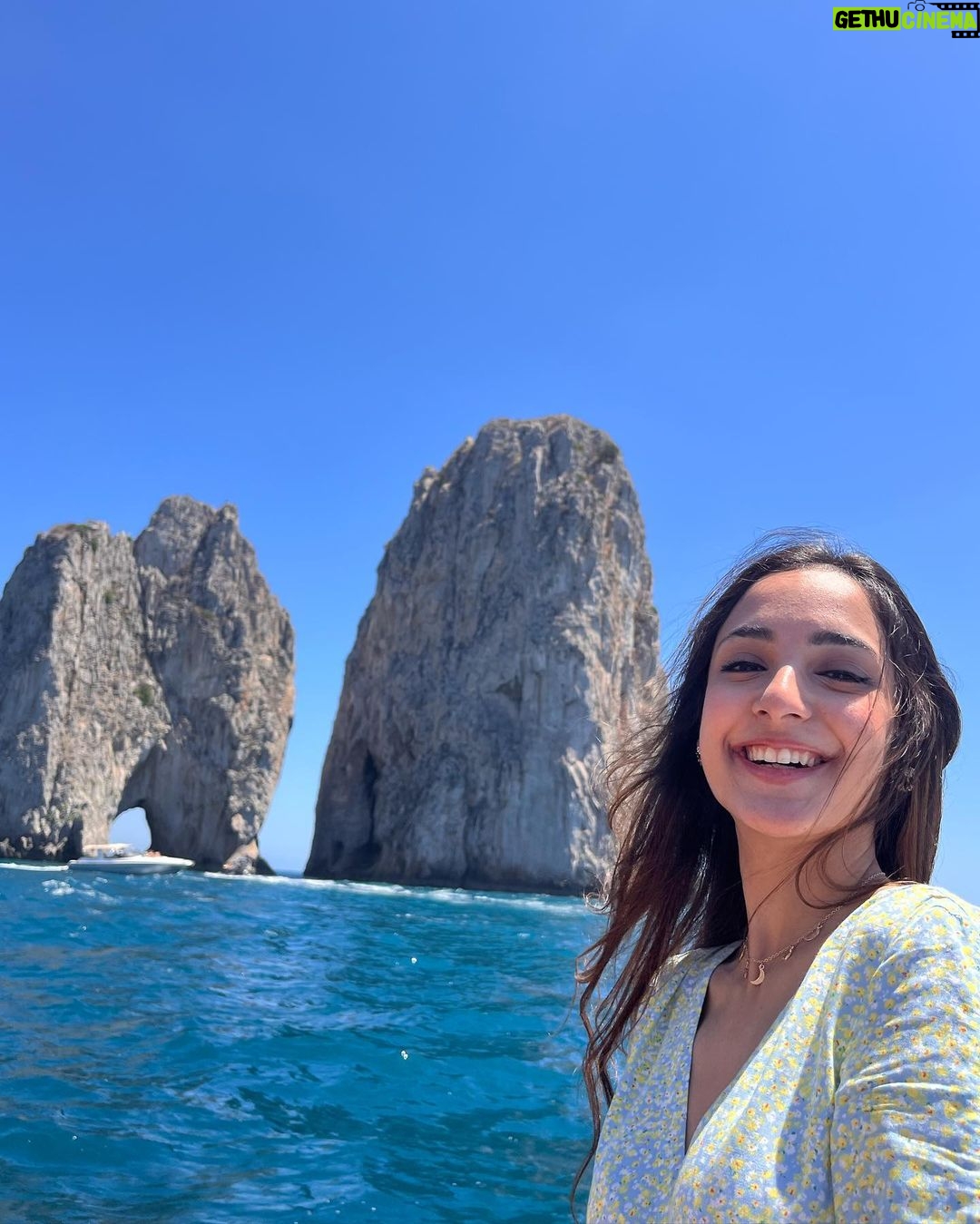 Kanikka Kapur Instagram – Ciao Capri! 🌊 Capri, Italy | Gethu Cinema