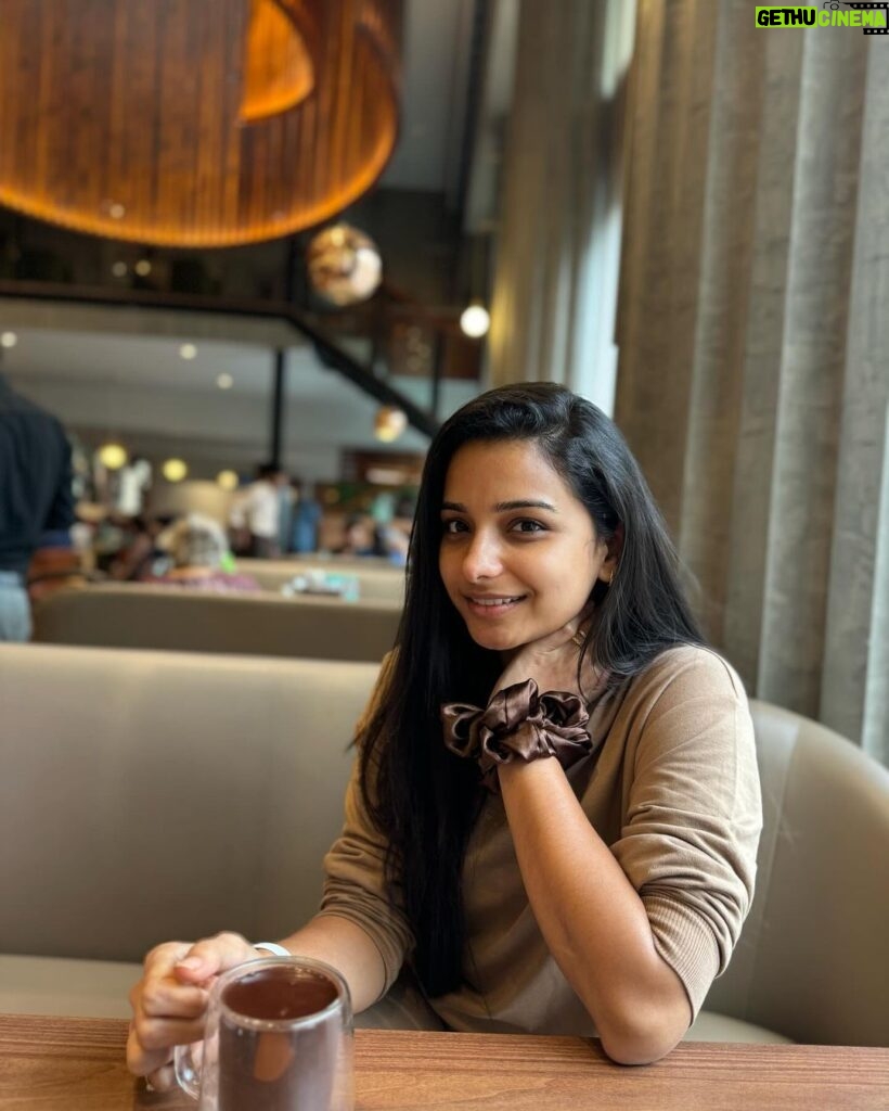 Actress Lavanyaa HD Instagram Photos and Wallpapers December 2023 | Gethu Cinema