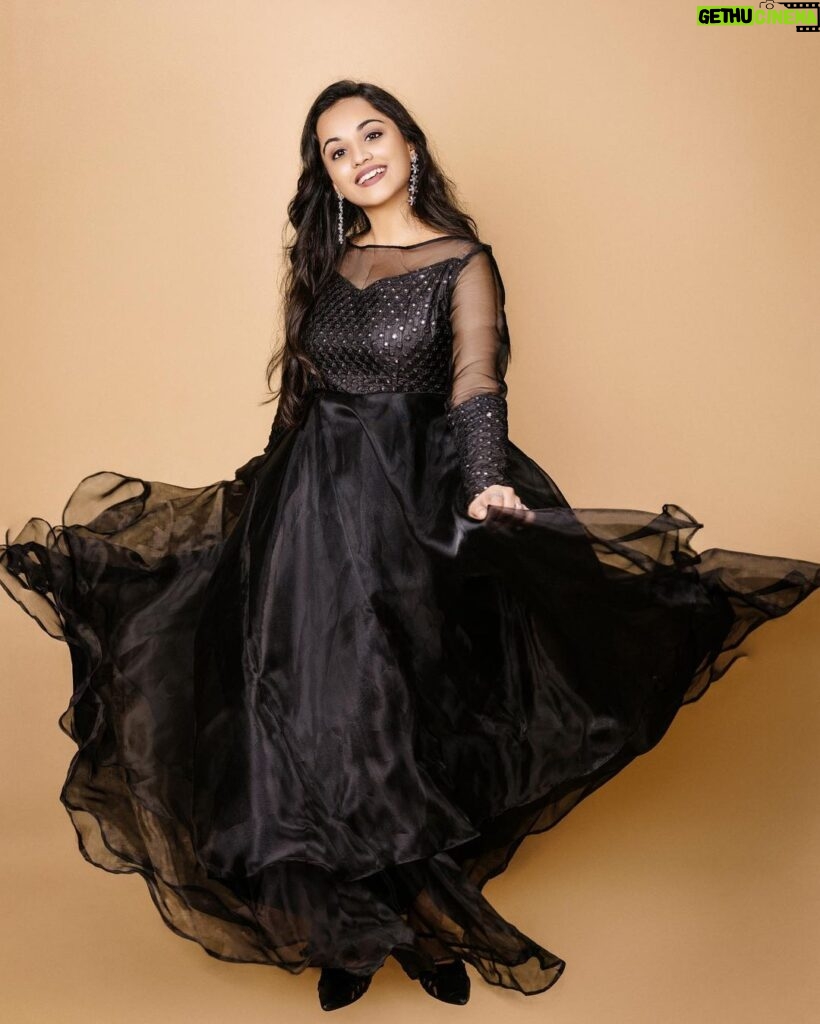 Singer Maanasi G Kannan HD Instagram Photos and Wallpapers March 2023 ...