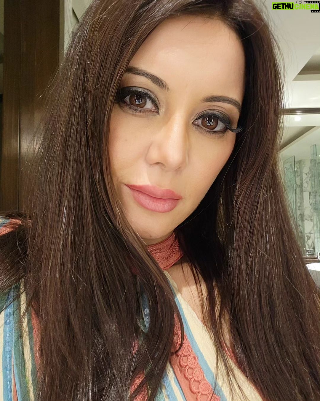 Minissha Lamba Instagram – The obligatory-self-pleasing selfie #selfie ...