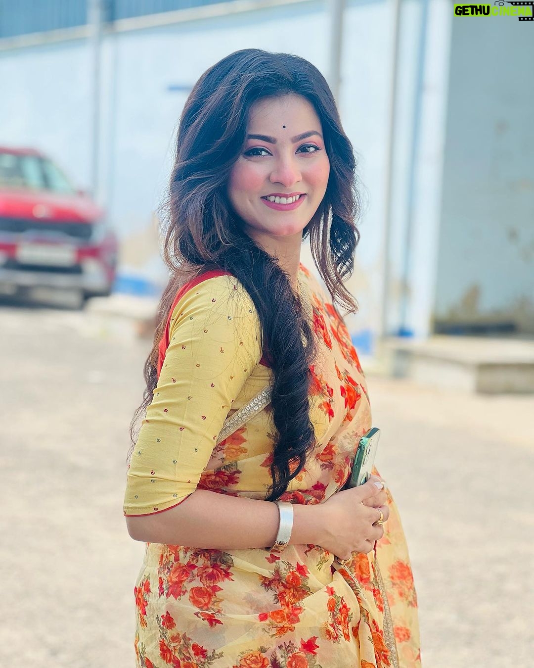 Nabanita Malakar Instagram – Ragini 🍁 #roopsagoremonermanush Monday to ...