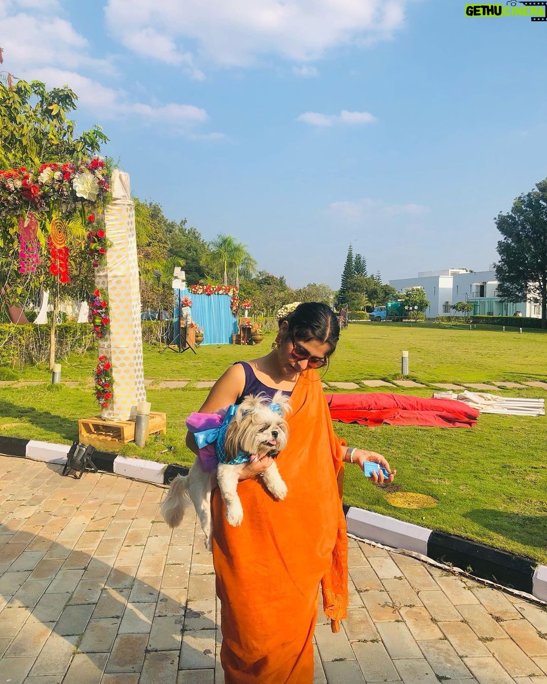 Nidhi Bhanushali Instagram – Issa wedding season folks 💐 Bangalore ...