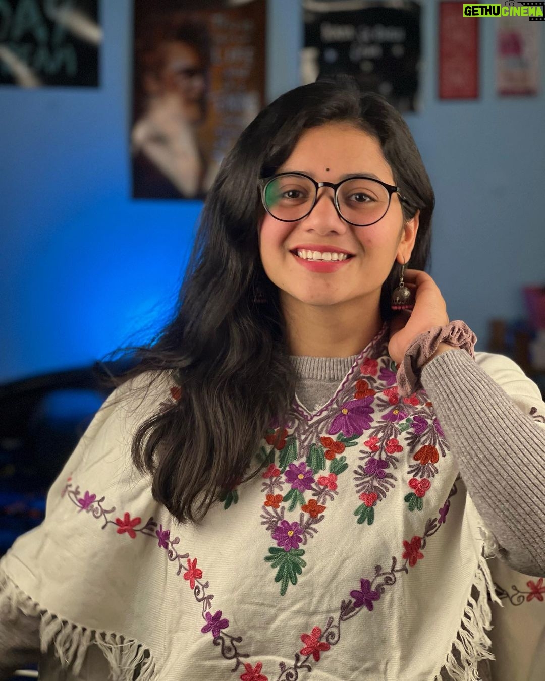 Nidhi Narwal Instagram – Snapchat pe aa gayi hoon. Ab “pics” ko “snaps ...