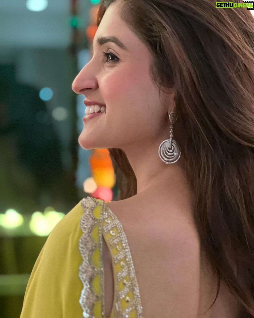 Nidhi Shah Instagram – Hameshaa ishq mein hi jeena 💚 . . . . Saree by ...