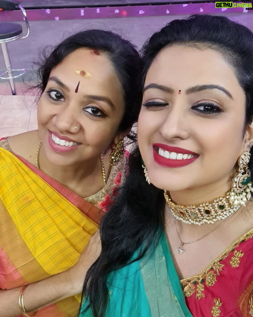 Actress Nisha Krishnan HD Instagram Photos and Wallpapers December 2022 | Gethu Cinema