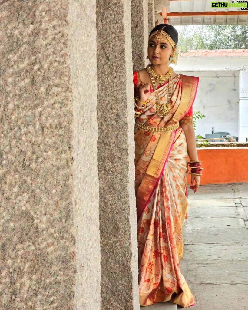 Actress Nisha Ravikrishnan HD Instagram Photos and Wallpapers December ...