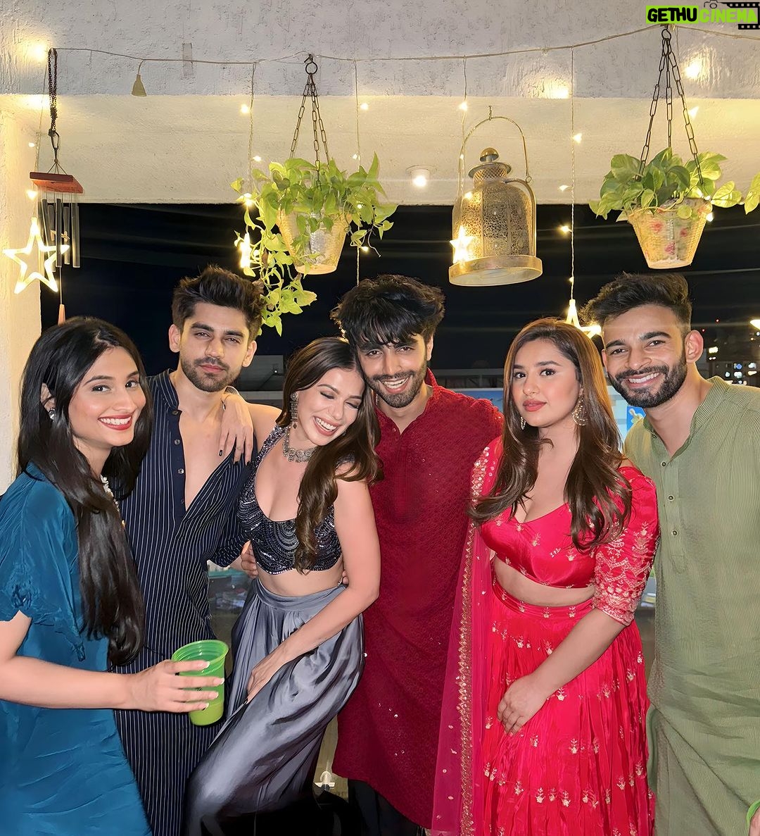 Palak Purswani Instagram – Dil-wali Diwali Outfit : @drishtichhabraa ...