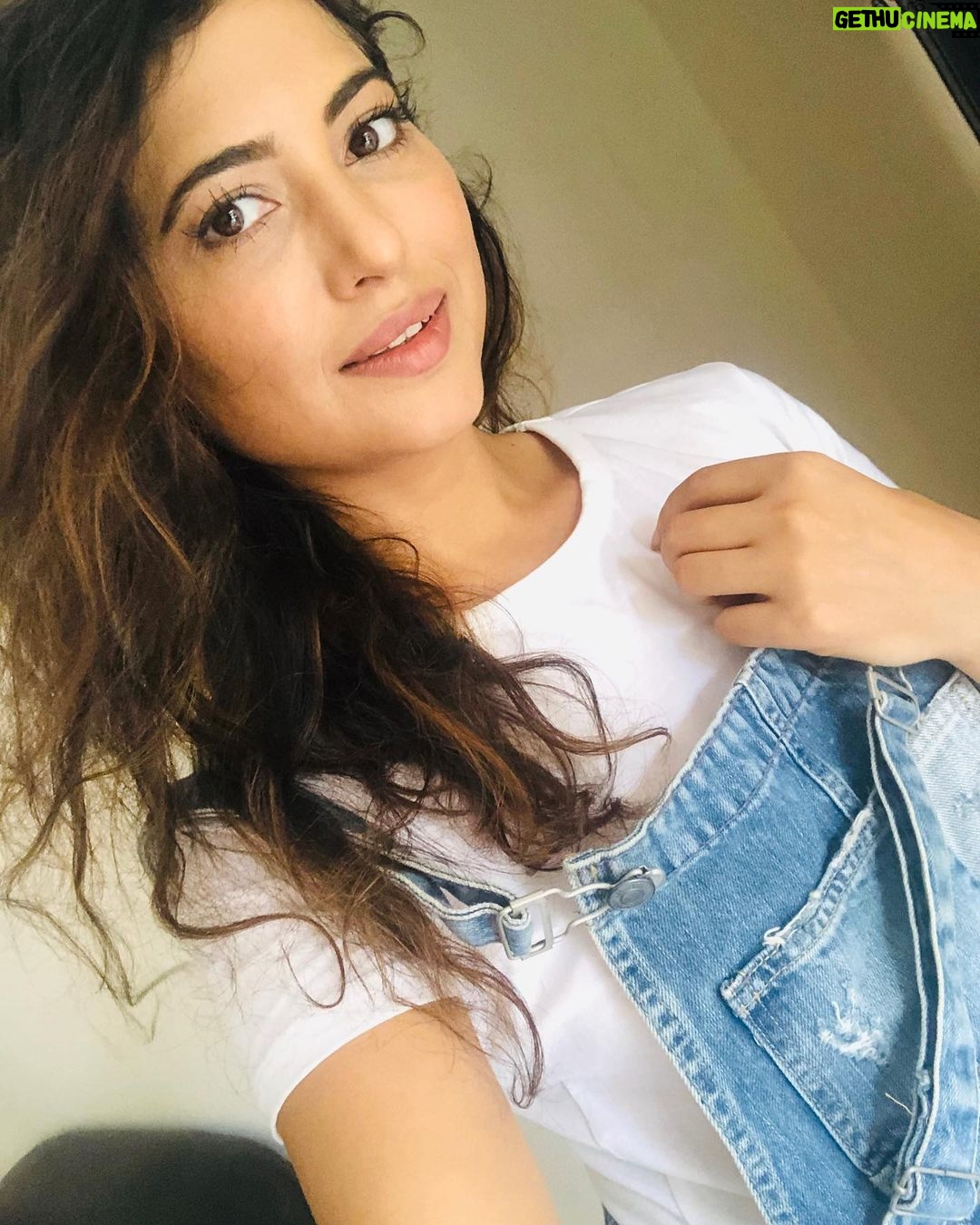 Poonam Rajput Instagram – Dungaree love! 🥰 #dungree #instood # ...