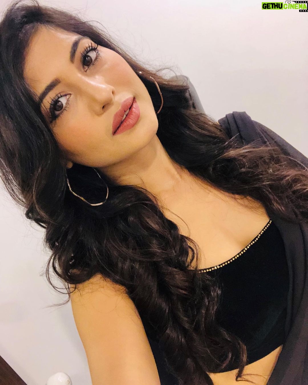 Poonam Rajput Instagram – Black saree! 🖤 | Gethu Cinema