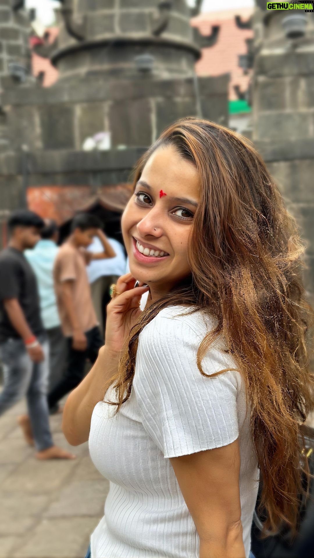 Pranitaa Pandit Instagram – Have you visited Mahalaxmi temple in ...