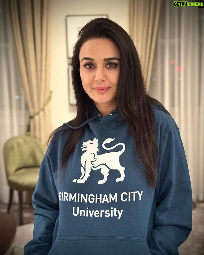 Actress Preity Zinta HD Instagram Photos and Wallpapers December 2023 ...