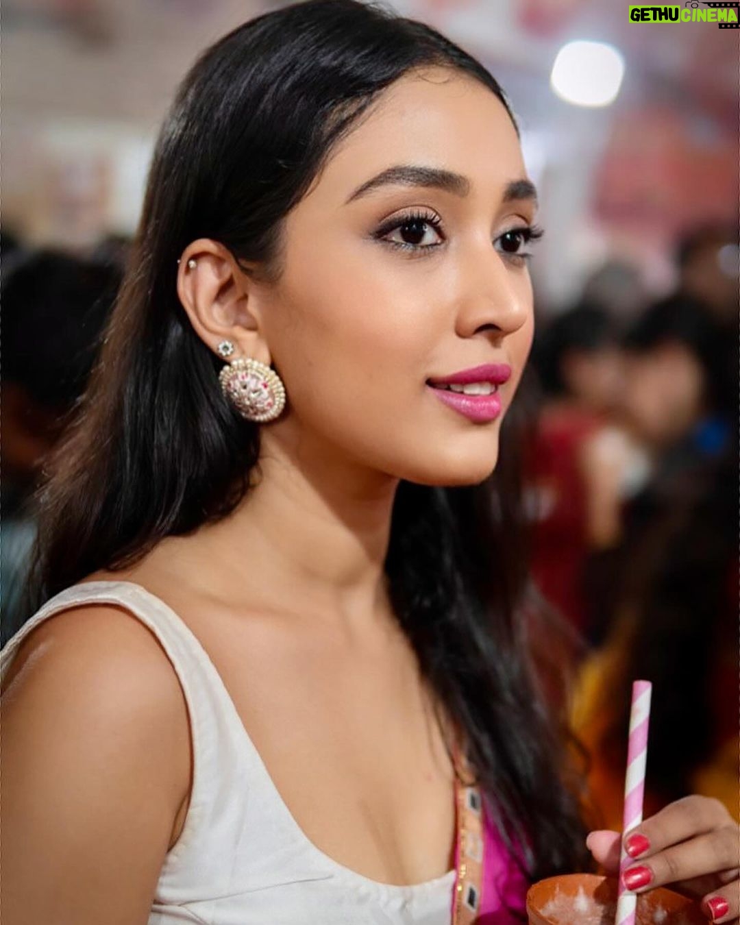 Priyamvada Kant Instagram – Saari ki saari, sari pictures post kardi 💖 ...