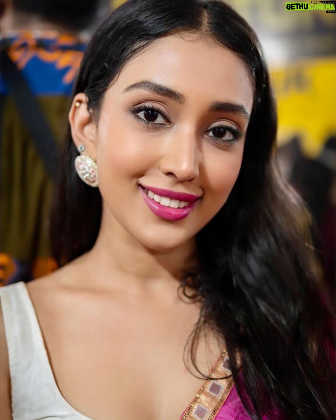 Priyamvada Kant Instagram – Saari ki saari, sari pictures post kardi 💖 ...