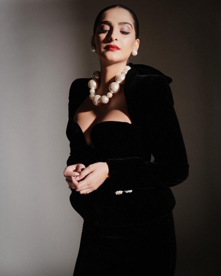 Producer Rhea Kapoor Wiki, Biography, Age, Gallery, Spouse and more