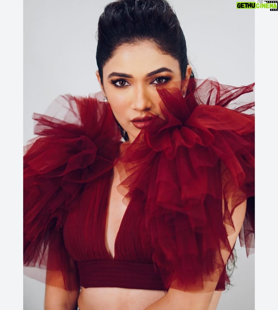 Actress Ridhima Pandit HD Instagram Photos and Wallpapers December 2023 ...
