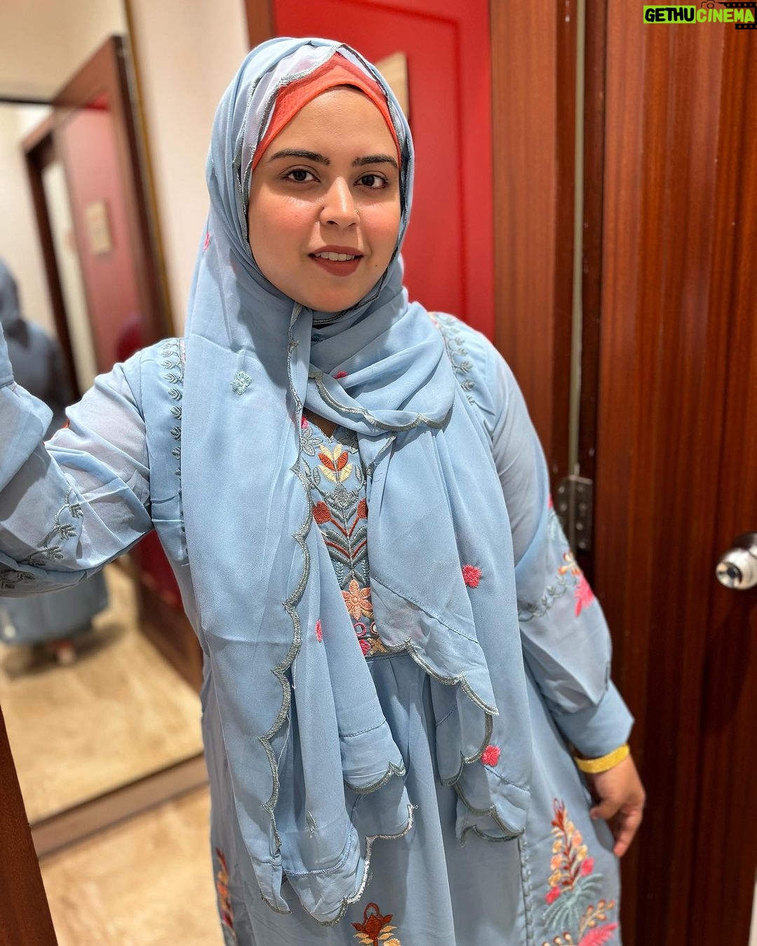 Saba Ibrahim Instagram – Jo gir ke sambhal jata hai.. Wo aksar zindagi ...