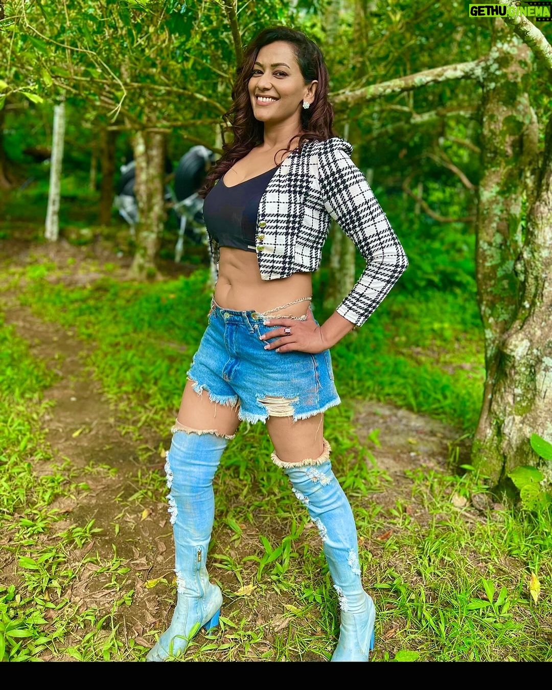 Sanjana Singh Instagram – At shooting movie name : Nalladhu sei ...