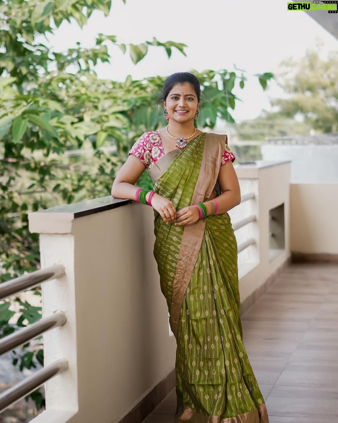 Shiva Jyothi Instagram – వేపకాయల బతుకమ్మ శుభాకాంక్షలు Saree & blouse ...