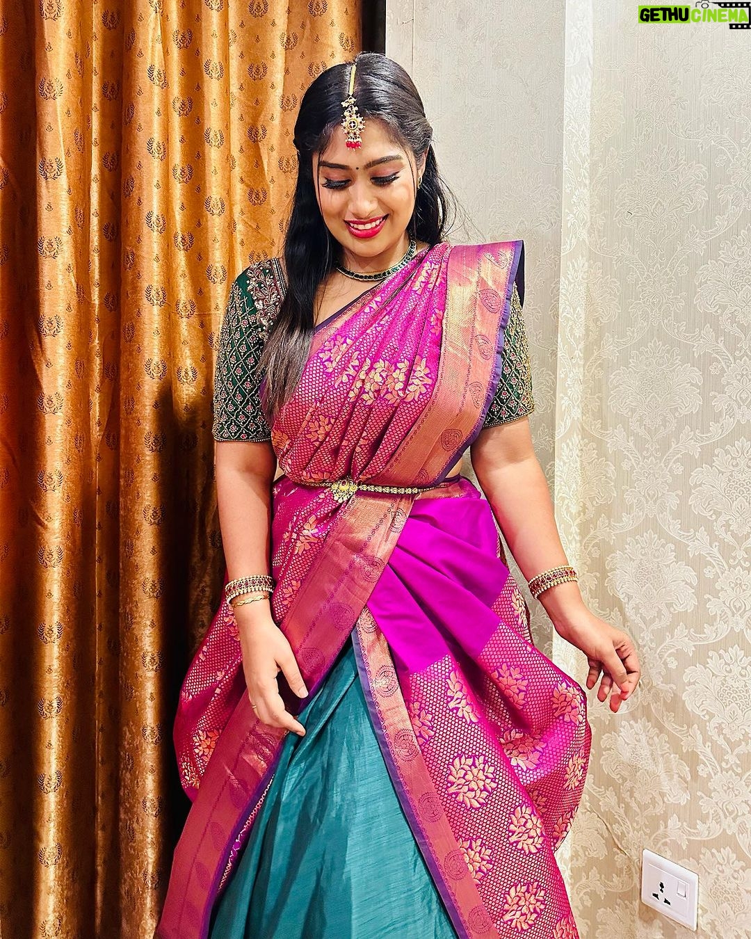 Actress Shobanaa Uthaman HD Instagram Photos and Wallpapers November ...