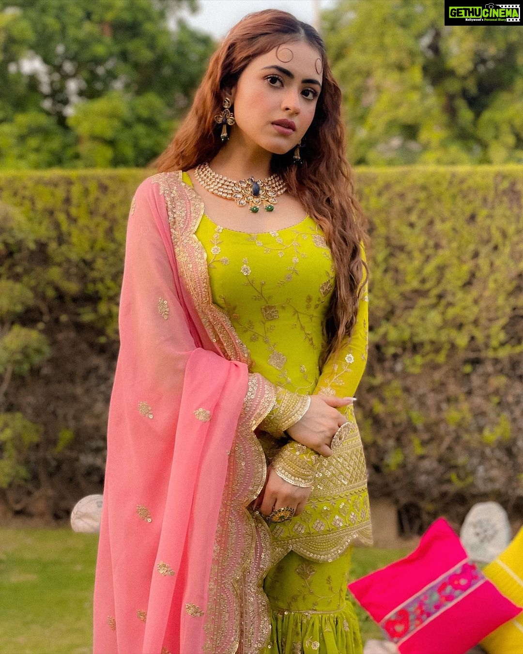 Simi Chahal Instagram – 💚 Suit : @aliwarofficial Jewels ...